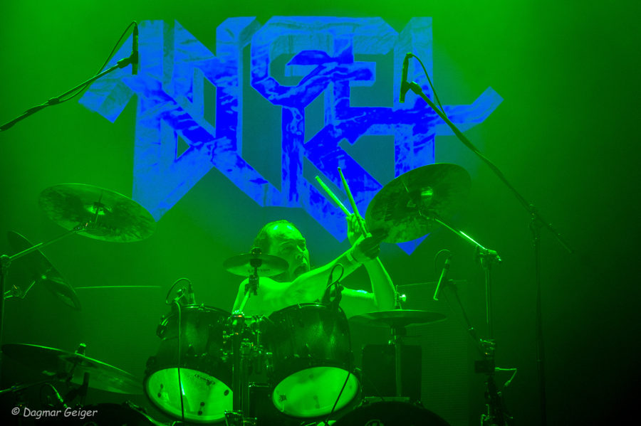 Angel Dust - Enlighten The Darkness Review • metal.de