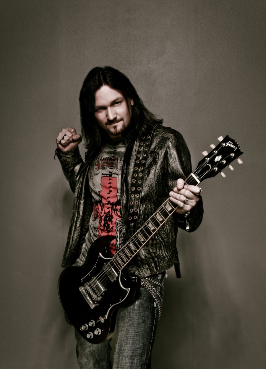 "Ich kann telefonieren, also lebe ich noch" - Interview mit EDGUY ...