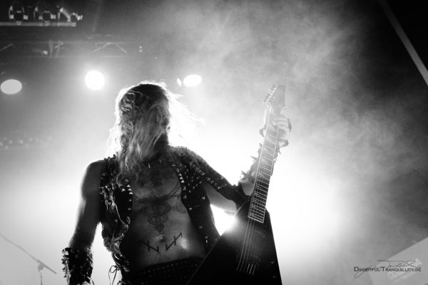 Deströyer 666 - Never Surrender - die Review auf metal.de