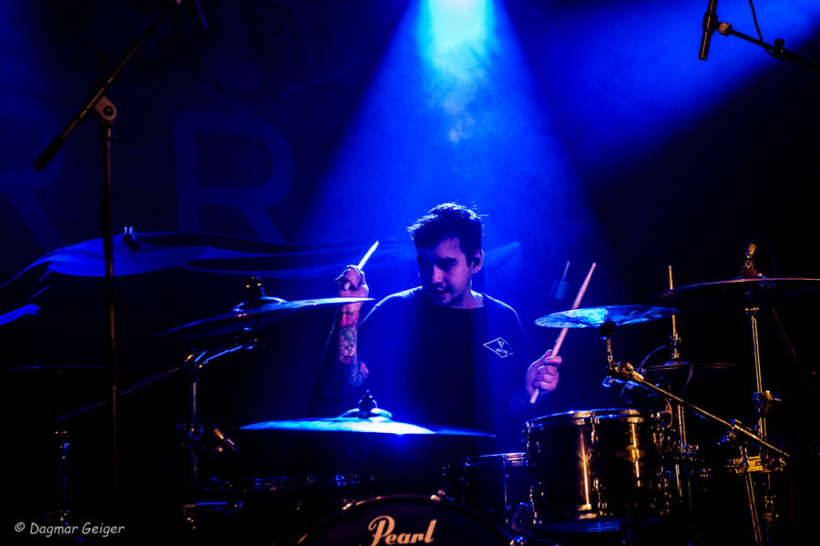 Erra - Erra • lest die Prog-Metal-Review auf metal.de